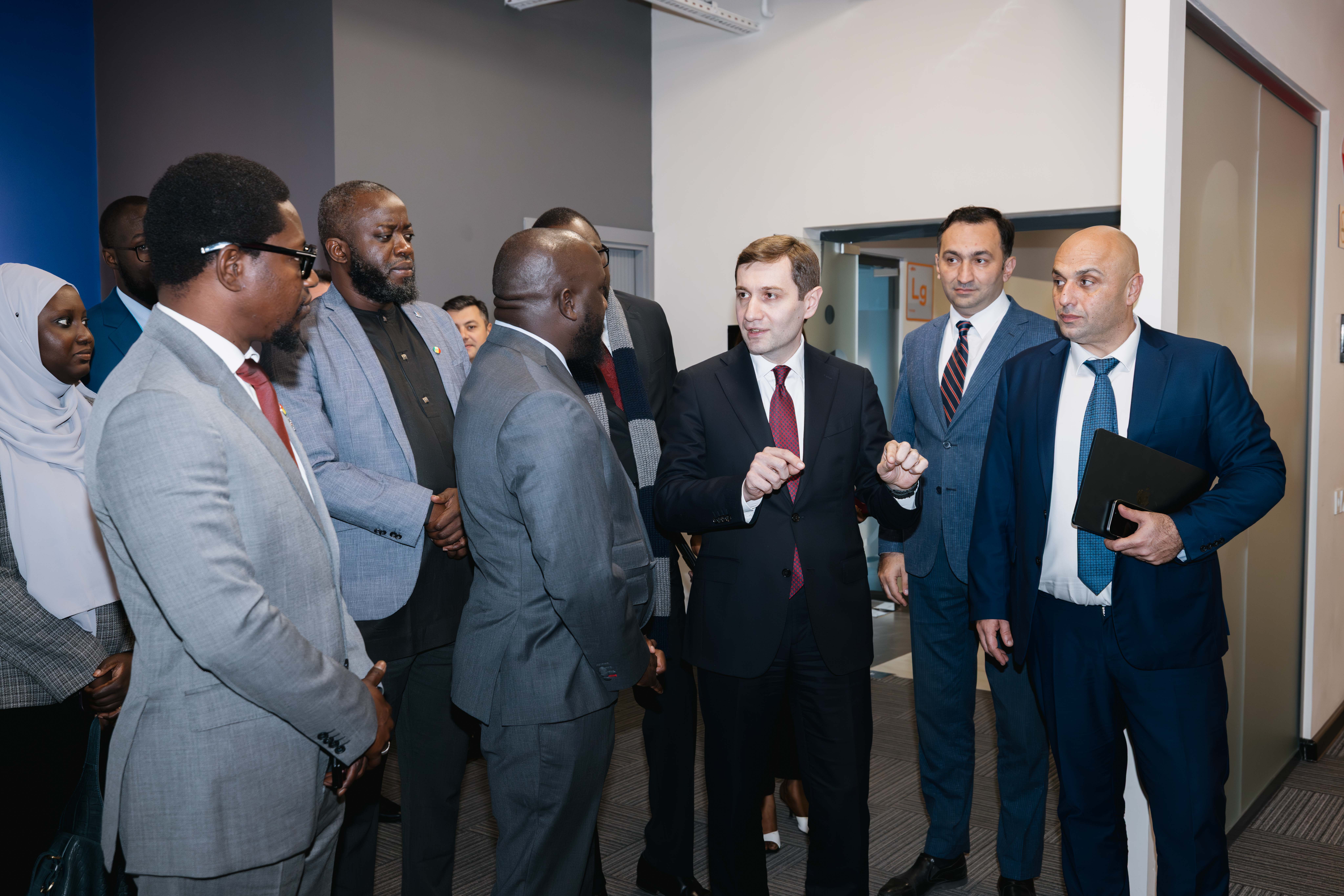 İRİA 10-a yaxın Afrika ölkəsinin heyəti ilə rəqəmsal inkişaf sahəsində ...